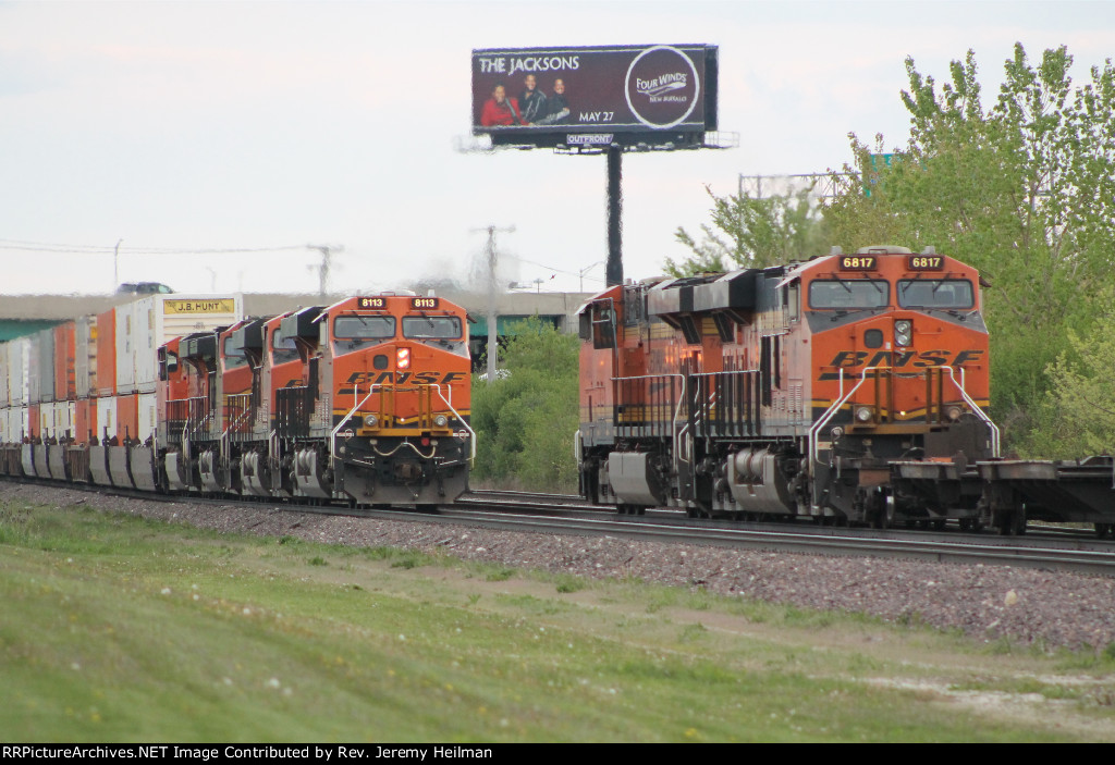 BNSF 8113 & others (2)